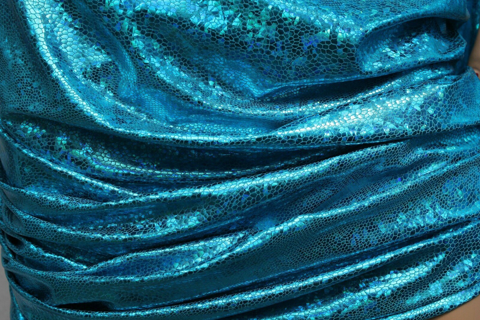 Ткань Трикотаж-стейч с голографическим бирюзовым напылением под змею, ш144см, 0,5 м