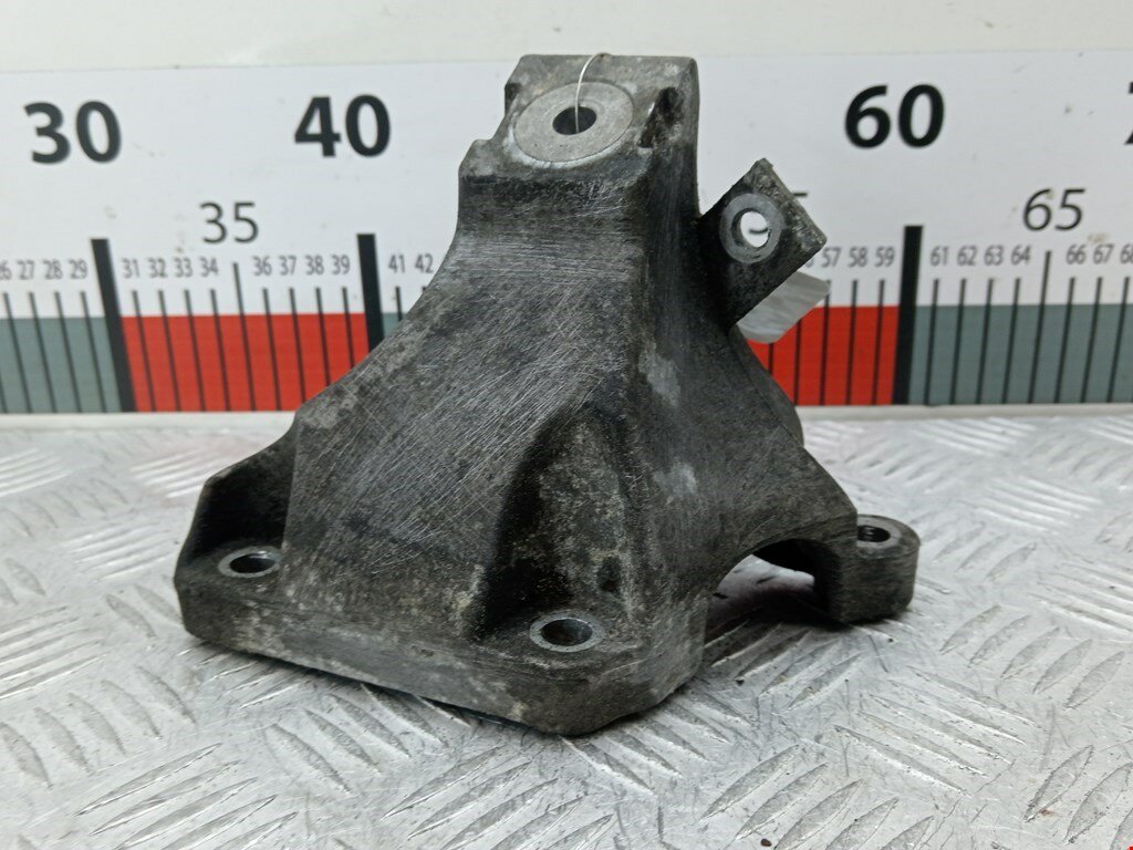 Кронштейн (крепление лапа) двигателя Audi A6 C6 4F0199308AB арт. 2048510