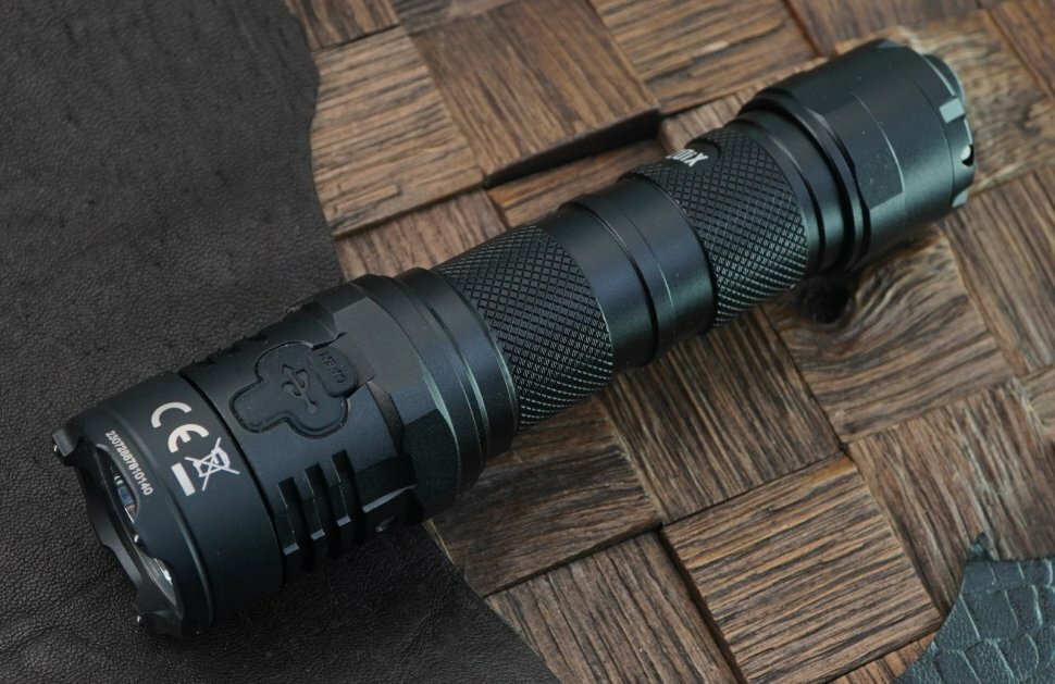 Мощный тактический фонарь Nitecore P20iX