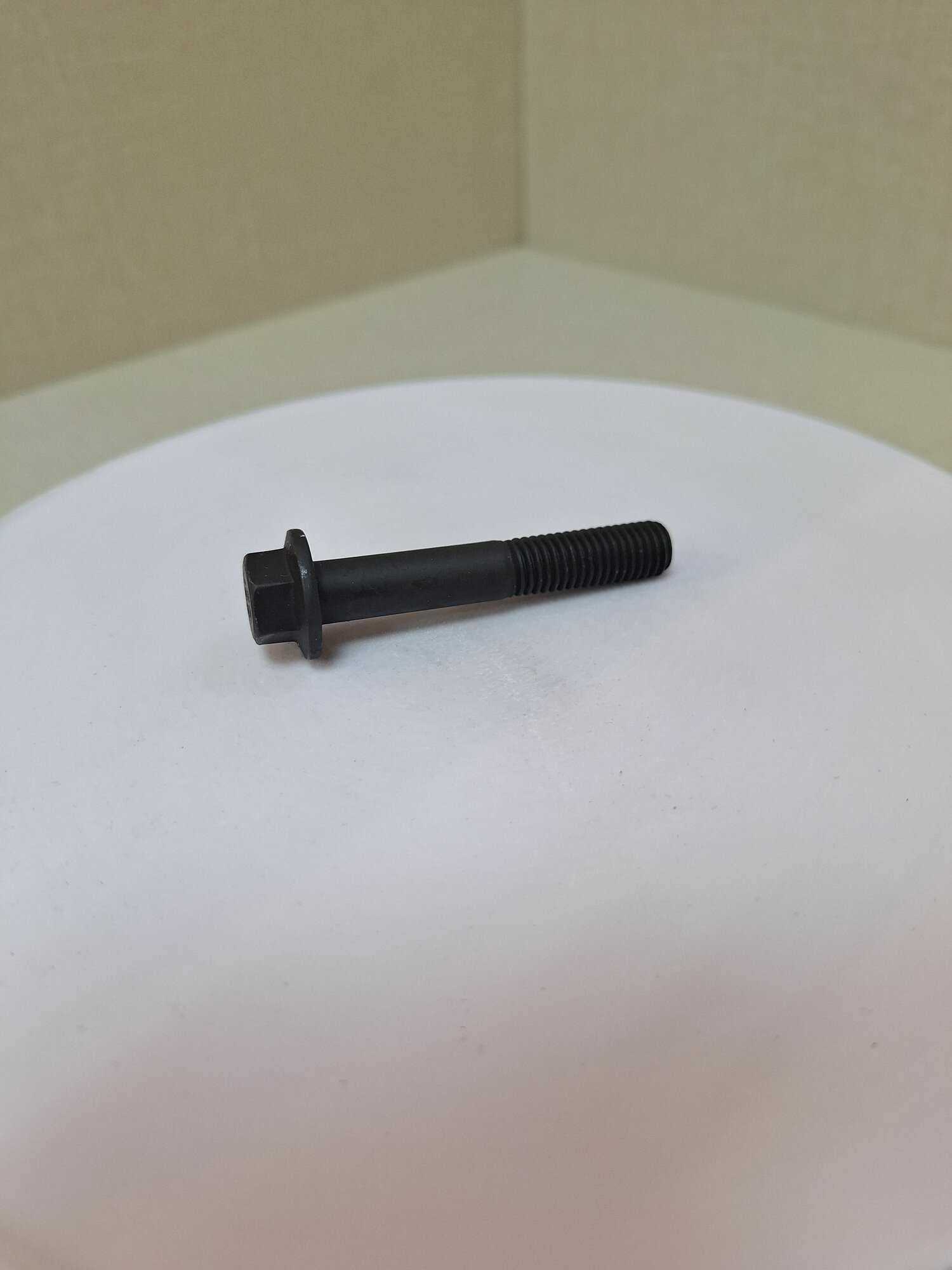 3900635 Болт M10*1,5*60 картера маховика ISBe