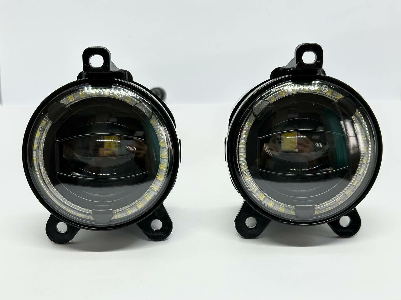 Противотуманные LED фары на Lada Priora 1 большая линза с кольцом