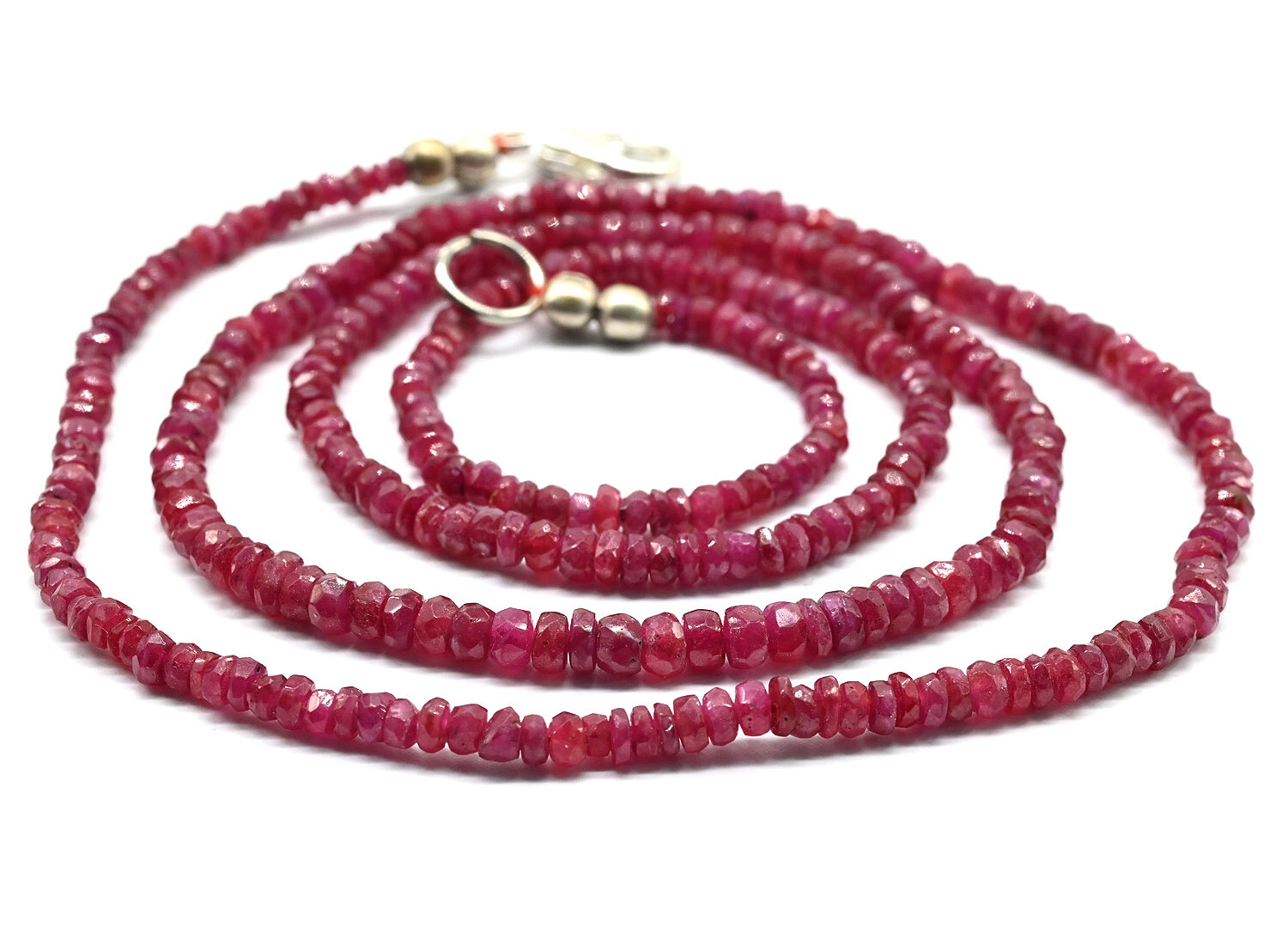 Бусы, корунд