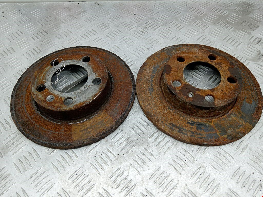 Диск тормозной задний Volkswagen Golf 4 2Q0615601H арт. 1958224