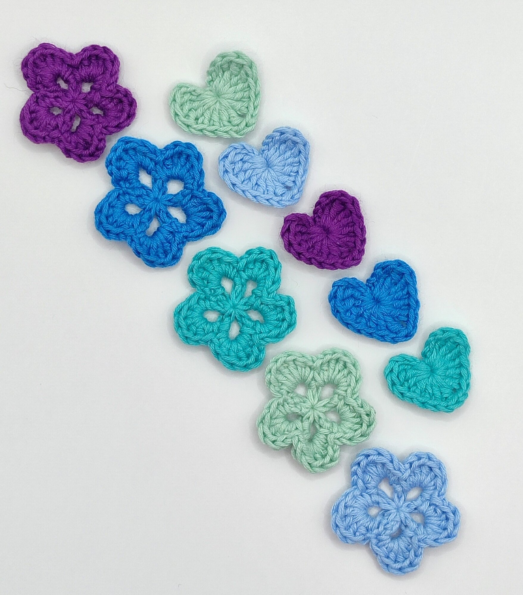 Вязаные цветы сердечки набор 10 штук декоративные элементы синий голубой