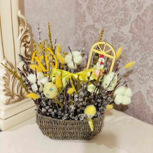 Композиция из вербы в корзине