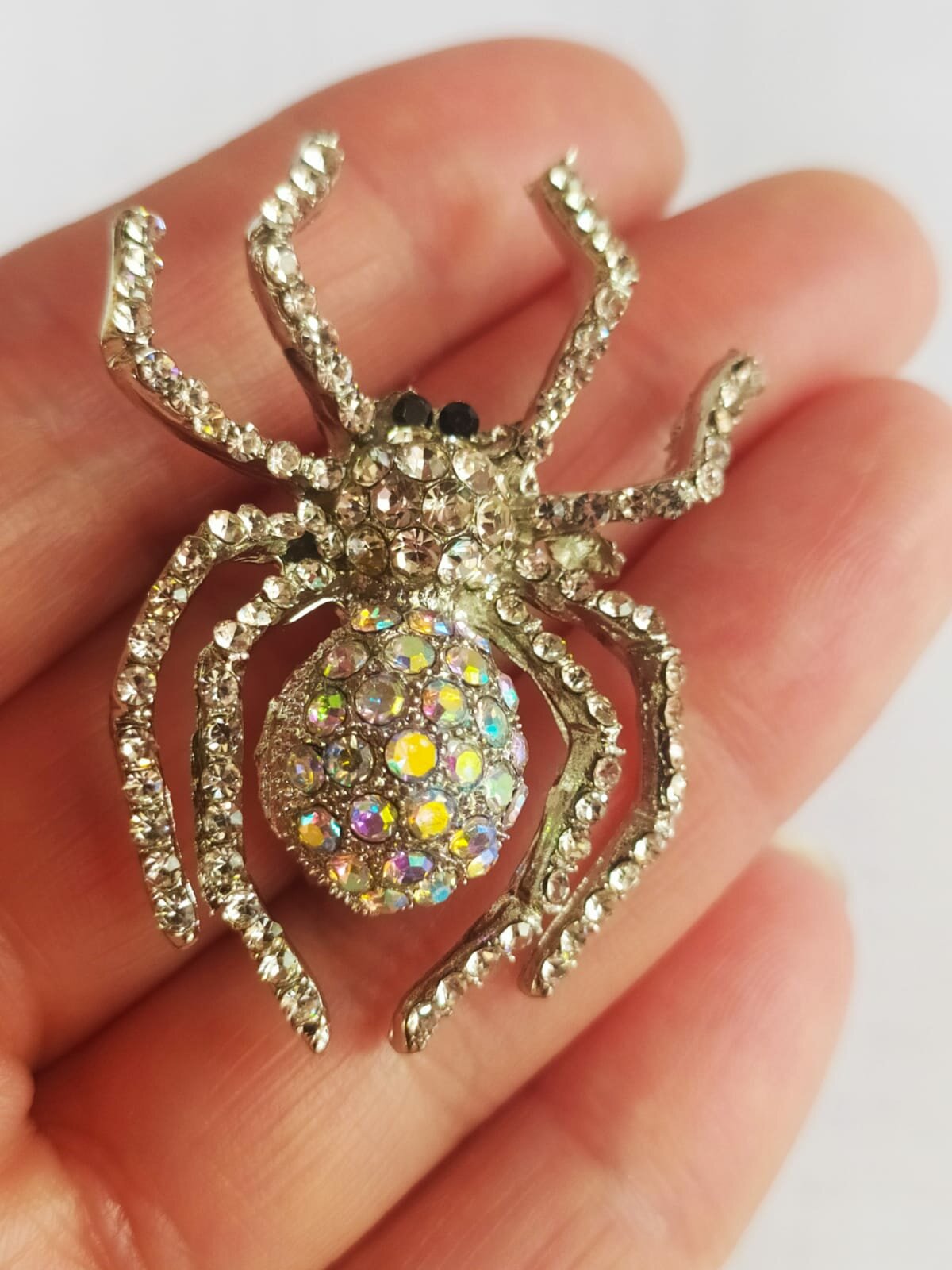 Брошь, стразы