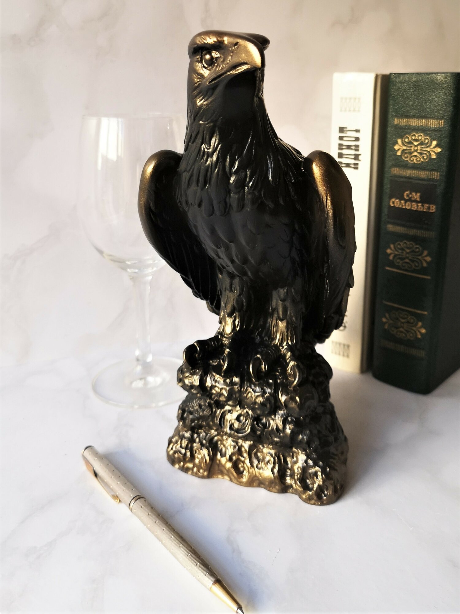 Статуэтка Орел, высота 23см. Гипс. Цвет бронза. Подарок мужчине, руководителю в кабинет, учителю биологии на день рождения, зоологу коллекционеру на юбилей.