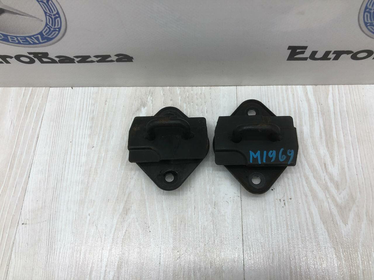 Фиксатор капота Mercedes W215 А2208800360