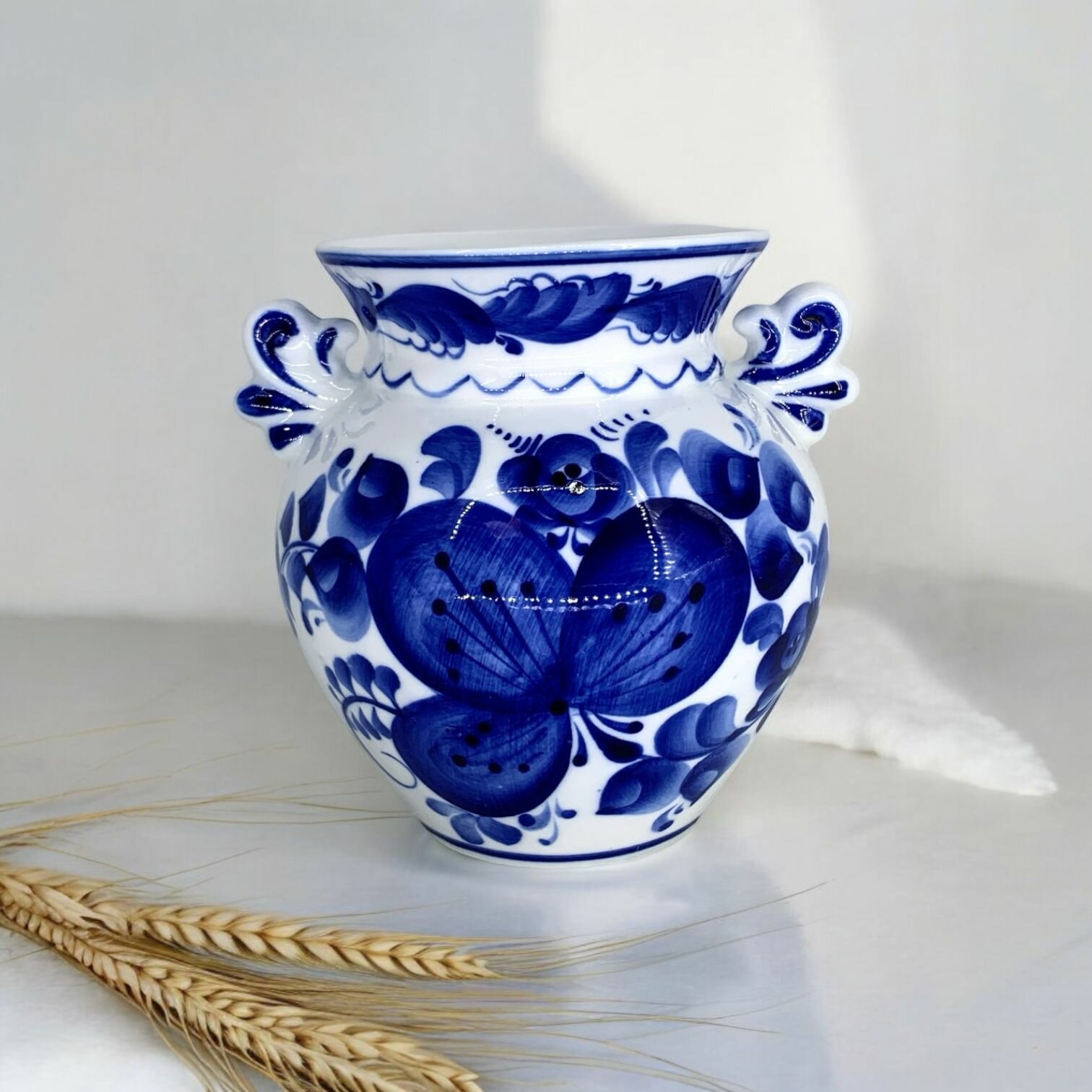 Ваза "Цветы малая" 11,3 см гжель фарфор ручная работа