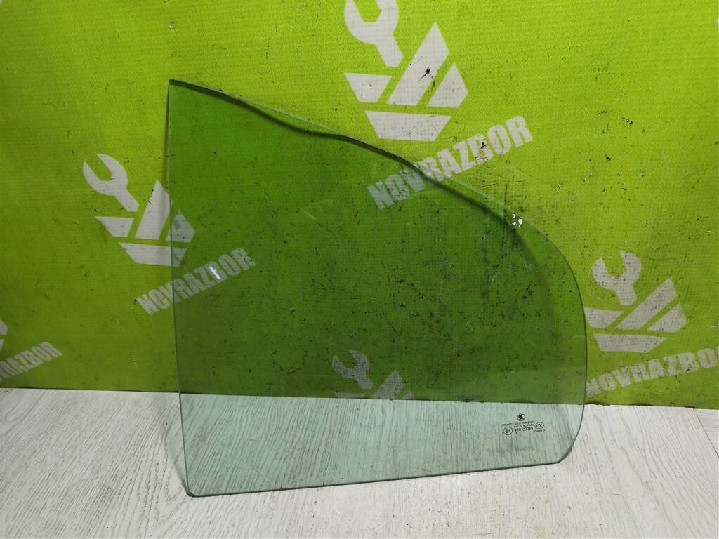 Стекло двери задней левой (форточка) Skoda Octavia A4 1U 2000-2011