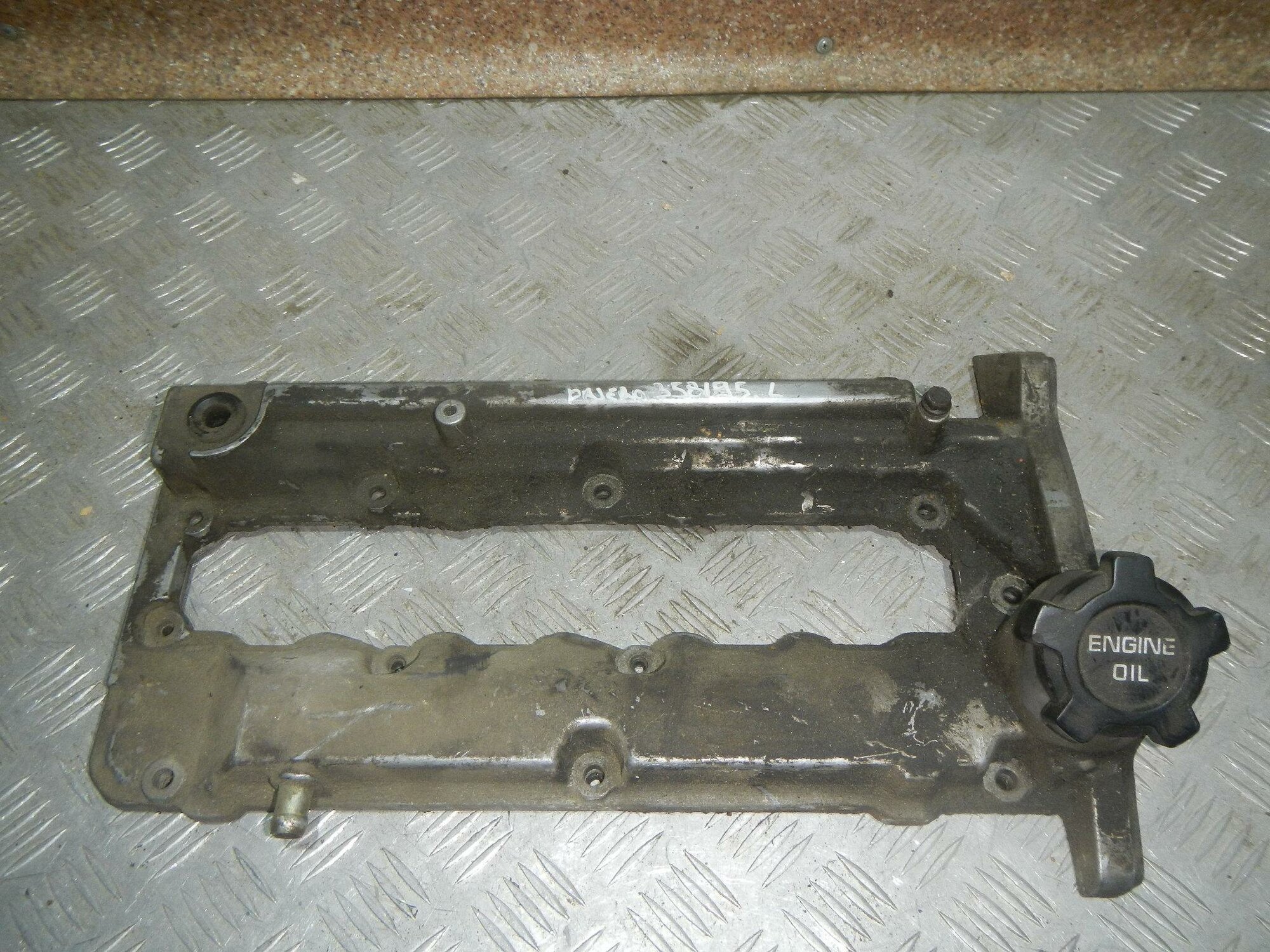 Б/У Крышка головки блока (клапанная), Mitsubishi (Митсубиси)-PAJERO 3 (V6, V7) (00-06) MITSUBISHI PAJERO 3 (V6, V7) (00-06) ...