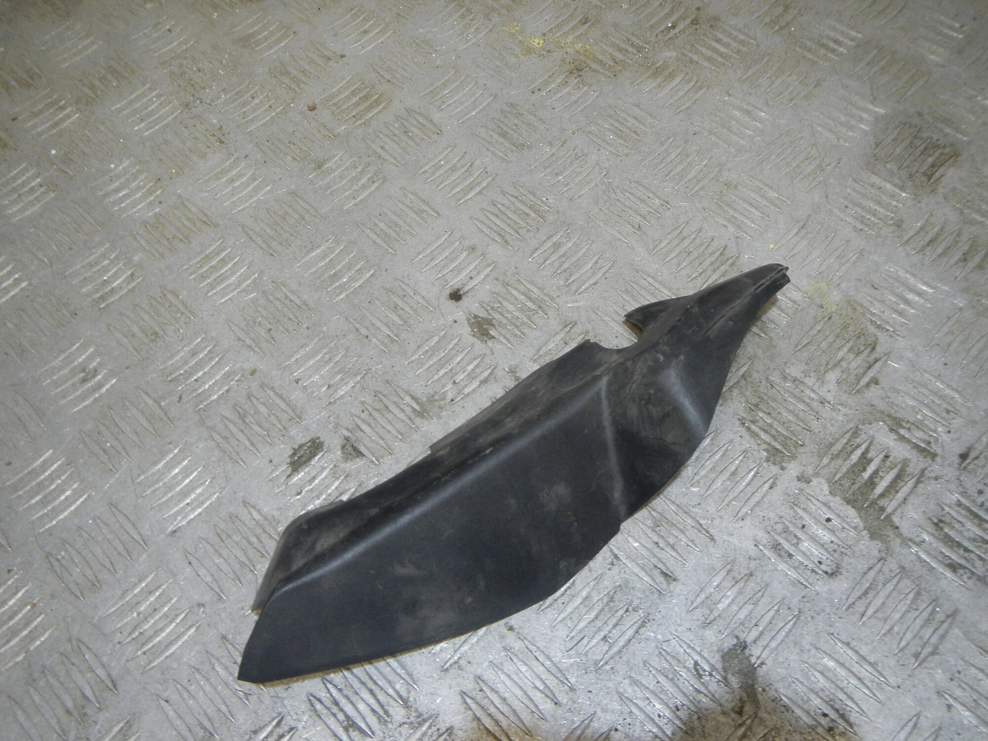 Б/У Накладка двери, Subaru (Субару)-OUTBACK (B14) (10-14) SUBARU OUTBACK (B14) (10-14) багажника левая Царапины, сломано ...