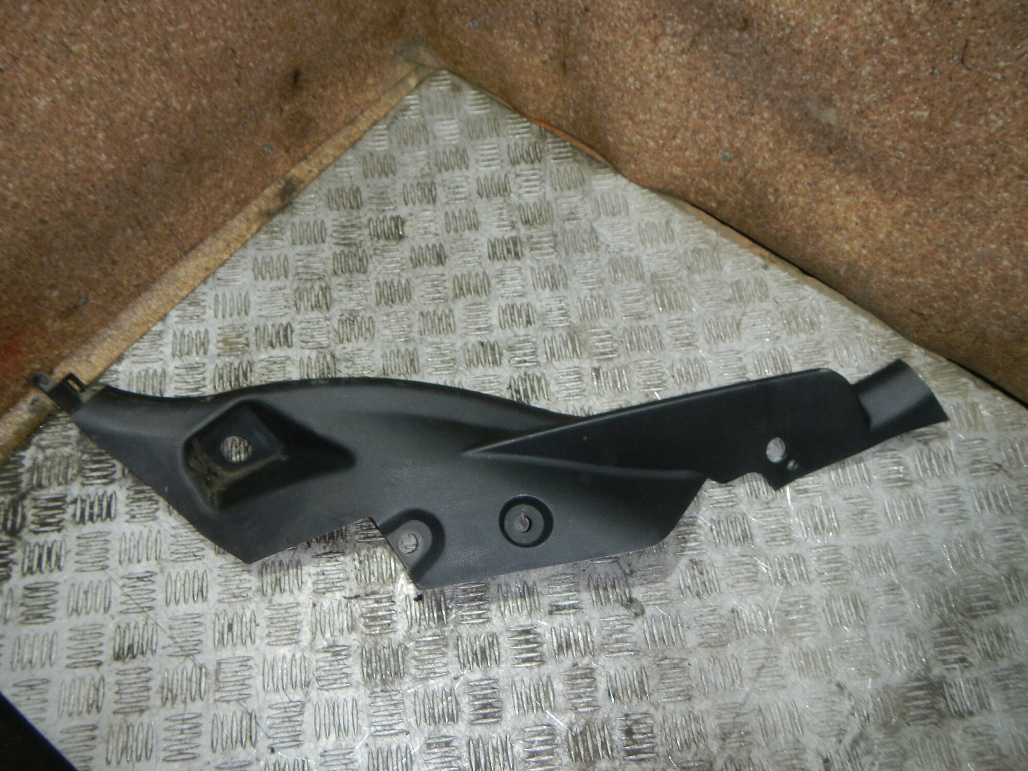 Б/У Обшивка стойки задней правой, Chery (Черри)-VERY A13 (11-14) Chery VERY A13 (11-14) Царапины. 397767 CHERY арт. J155...