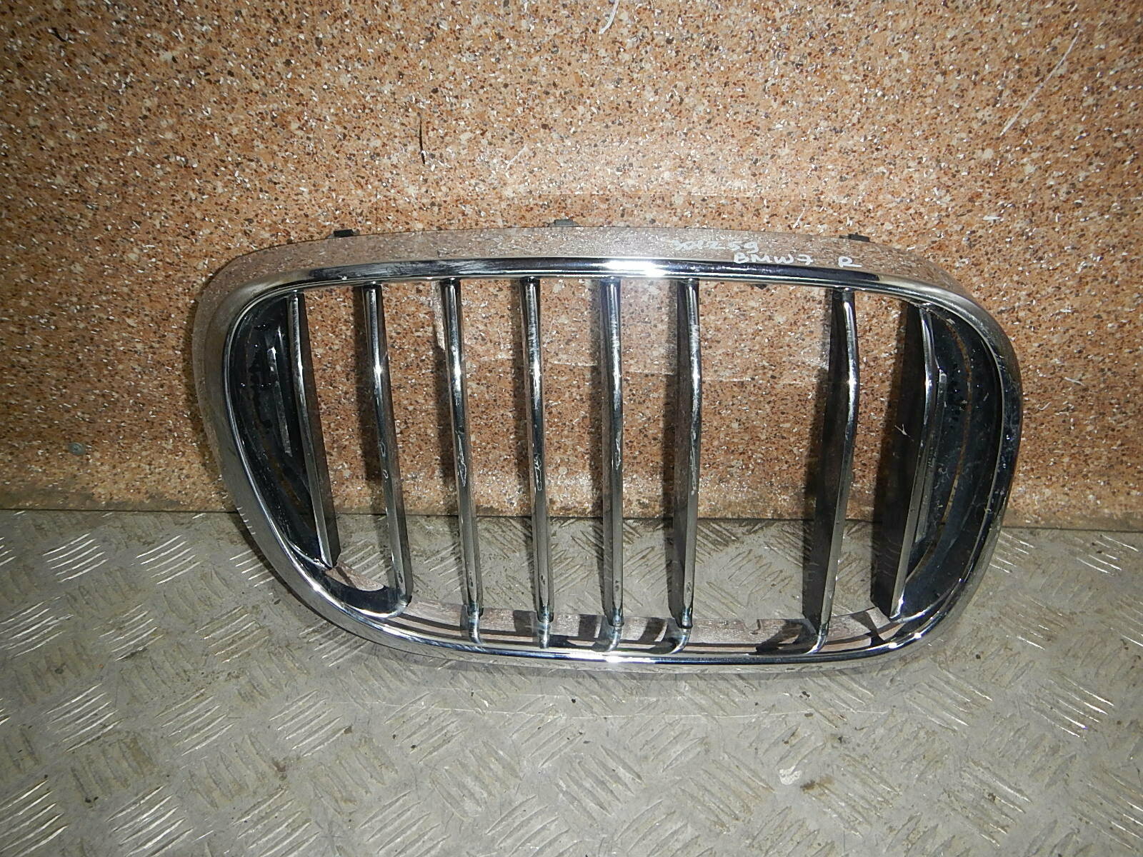 Б/У Решетка радиатора, BMW (БМВ)-7 (G11/G12) (14-) BMW 7 (G11, G12) (14-) хром решетки радиатора правый. Царапины. 301259...