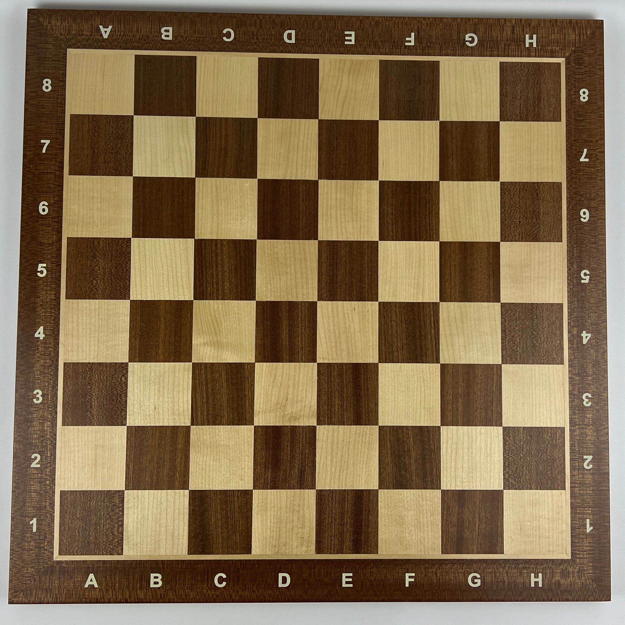 Большая деревянная нескладная шахматная доска №6. Махагон и ореховое дерево (52х52 см). (Арт К)