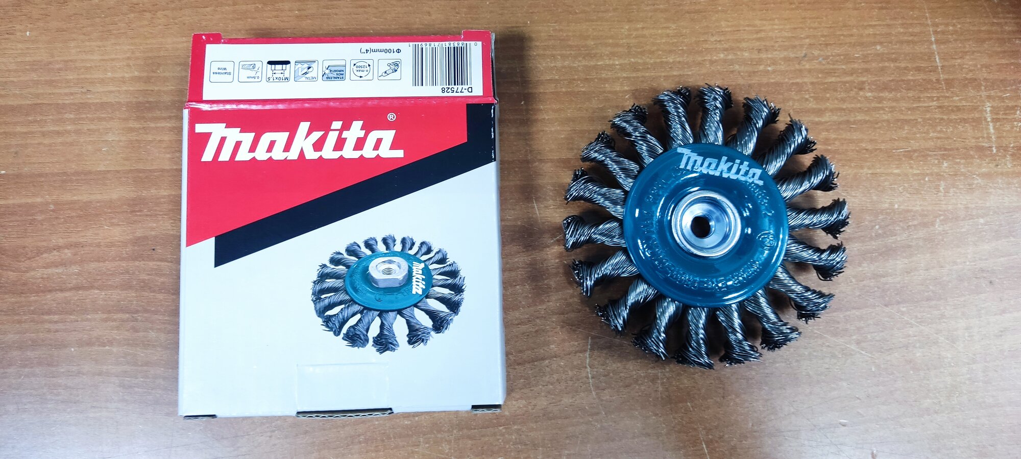 Щетка проволочная дисковая металлическая для УШМ для зачистки ржавчины Makita D-77528 (100мм, 0.5мм, M10x1.5)