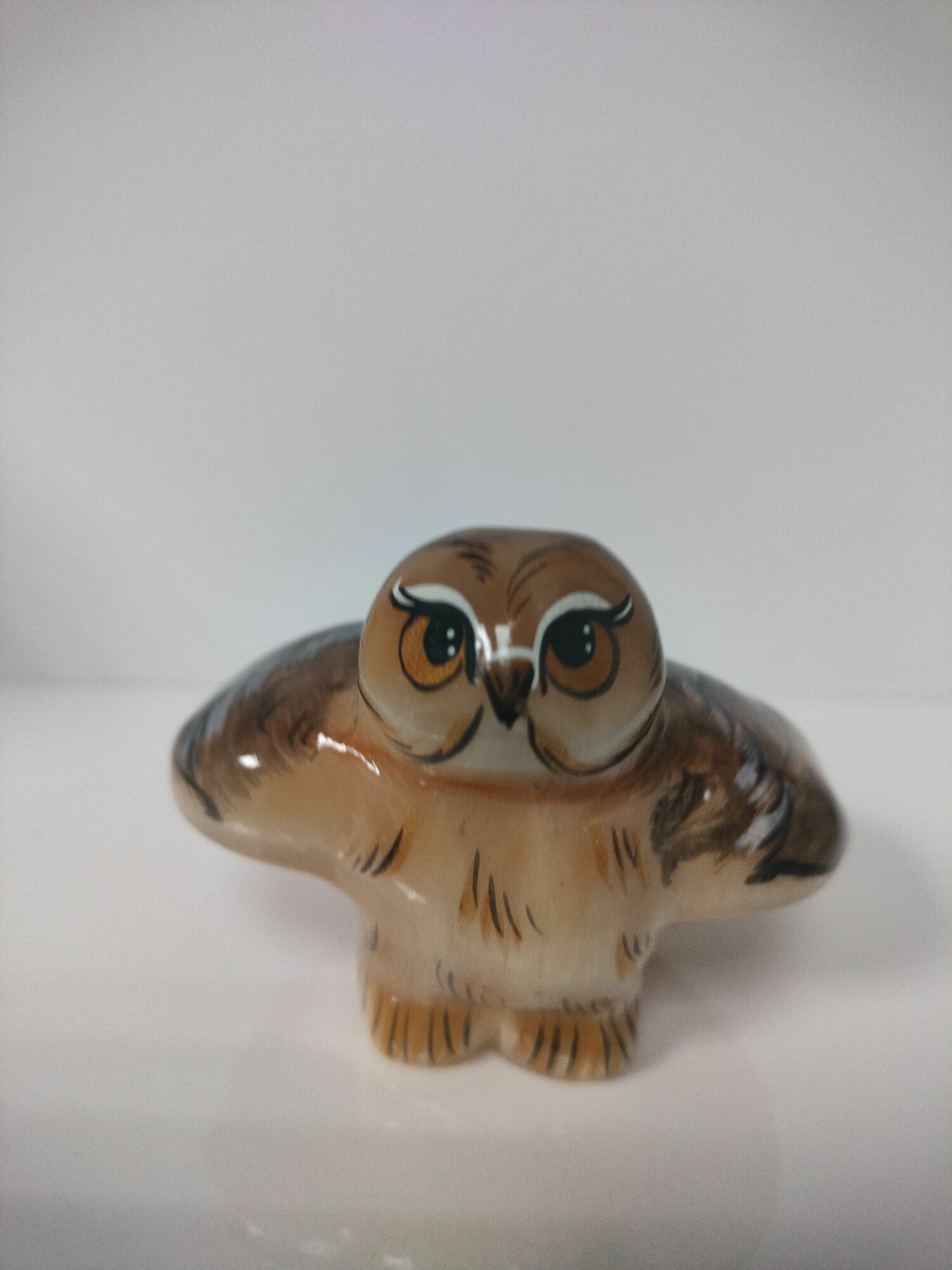 Фигурка сова крылатая из камня селенит. Ручная роспись Россия.