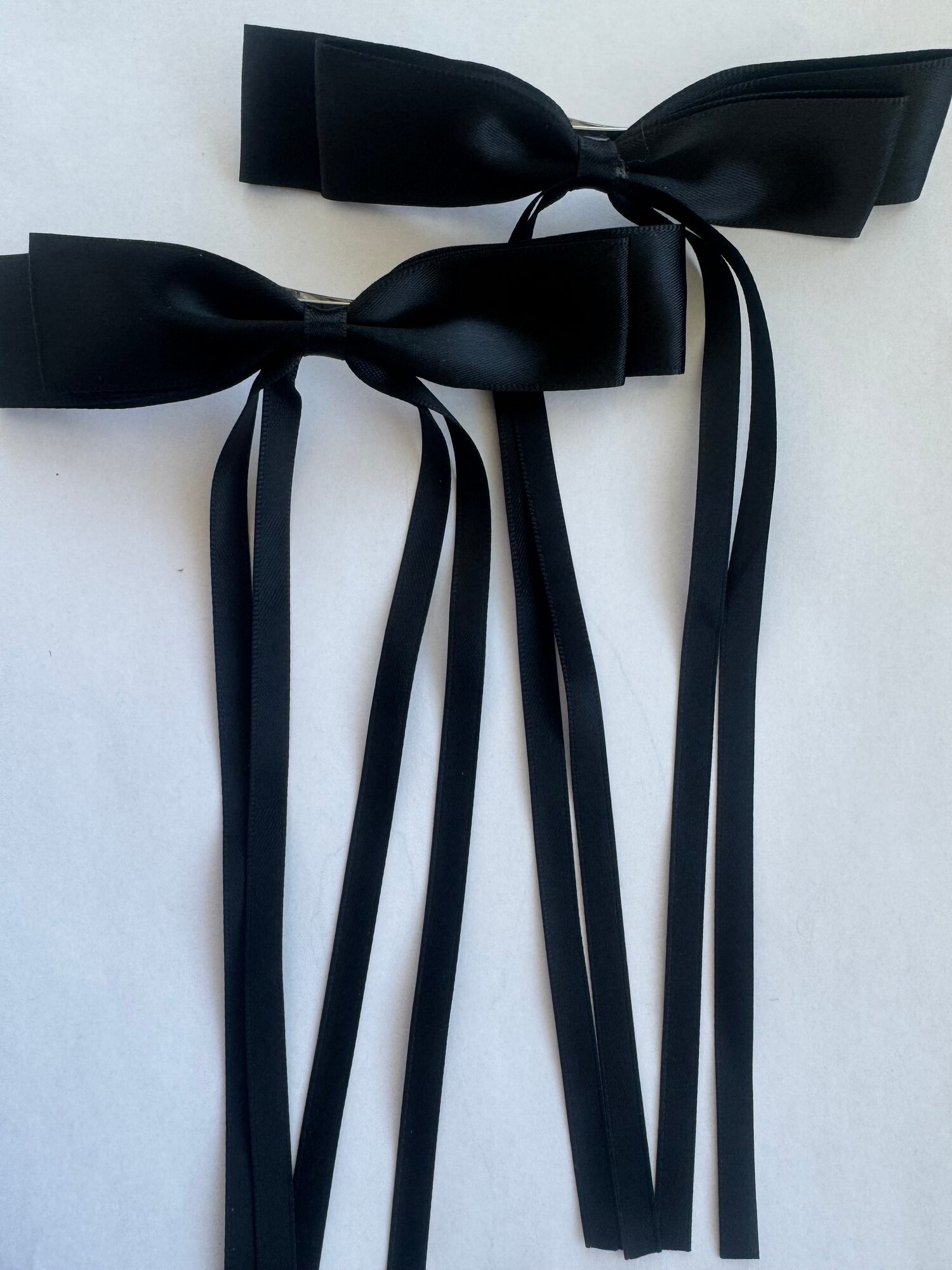 Атласный Бант для волос черный на заколке 2 шт. SY