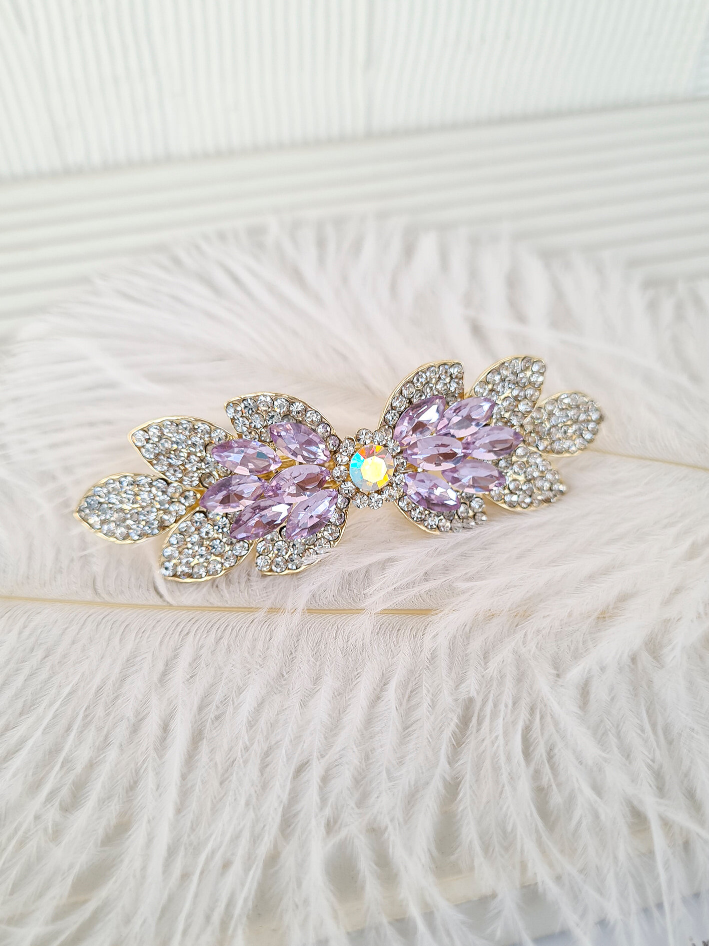 Заколка автомат SUNRISE нежно сиреневая со стразами в форма банта