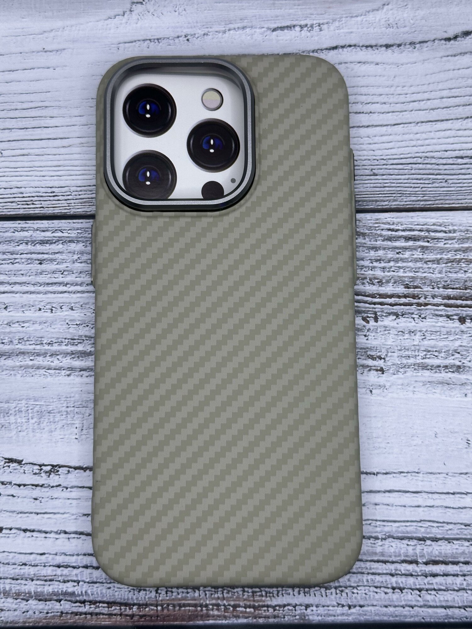 Чехол-накладка карбоновая с magsafe для Iphone 15 Pro luxo Carbon бежевый