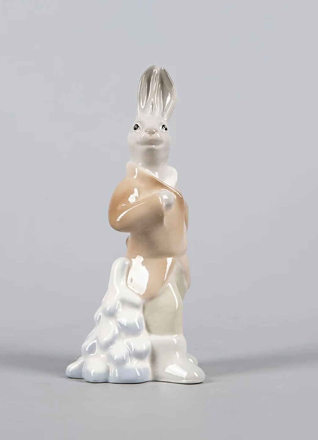 Статуэтка "Заяц с ёлкой Хвастун", твердый фарфор, 15.5 см, Императорский фарфоровый завод