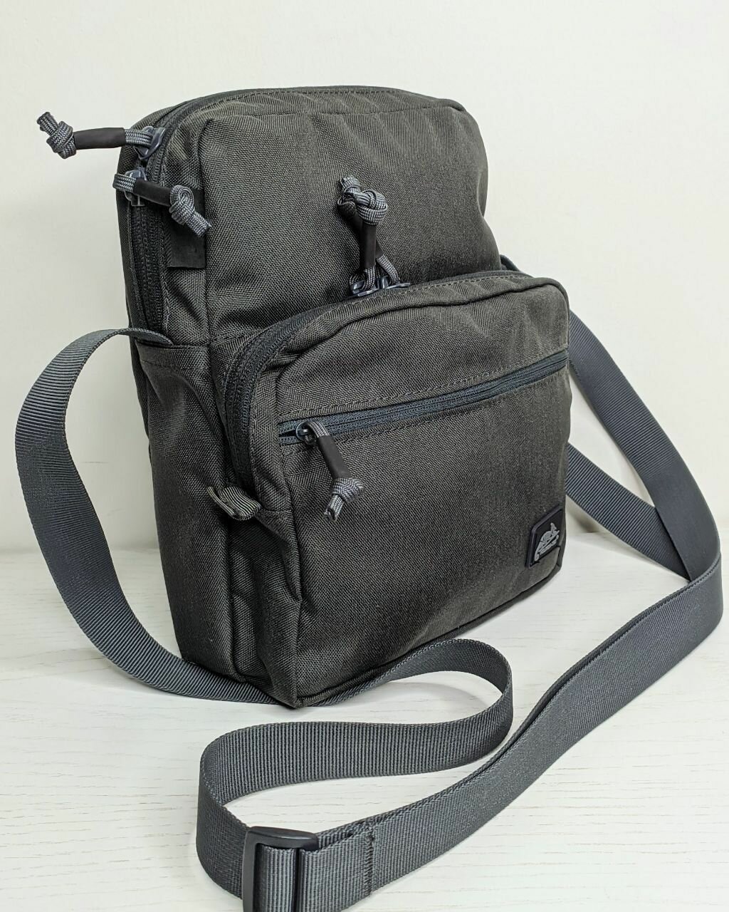 Тактическая сумка для скрытого ношения оружия EDC Compact Shoulder Bag Shadow Grey