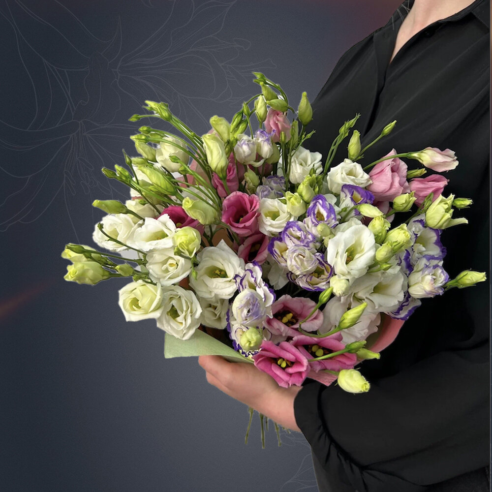 Классический букет из 9 лизиантусов микс в матовой пленке от 2name Flowers