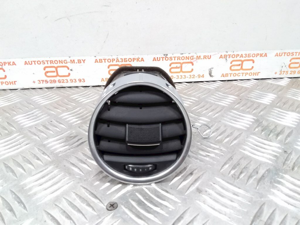 Дефлектор обдува салона Audi A4 B6 8H0820951D арт. 580977