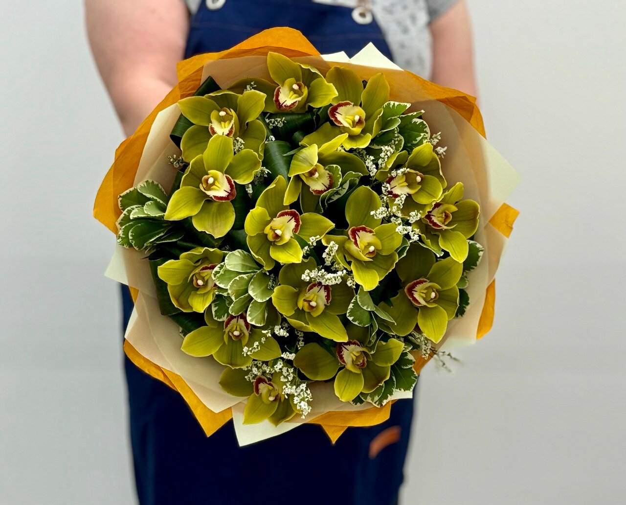 Букет wowflo "Монрепо", 15 цветов, высота 45см, зеленый, оберточная/крафт-бумага