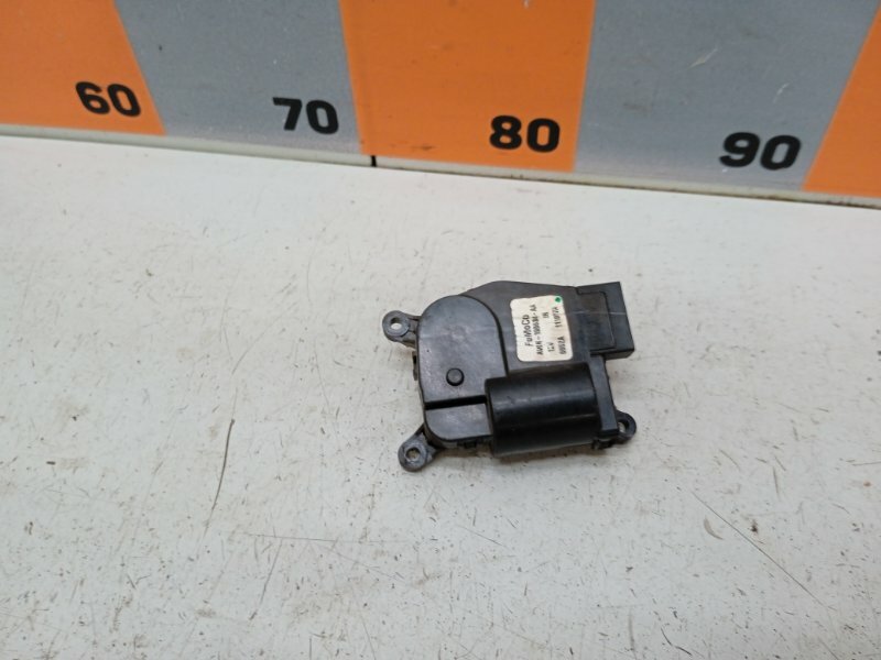 Б/У Форд Фокус 3 Моторчик заслонки отопителя Ford Focus 2012 3, BM, CB8 228454 FORD арт. AV6N19B634AA