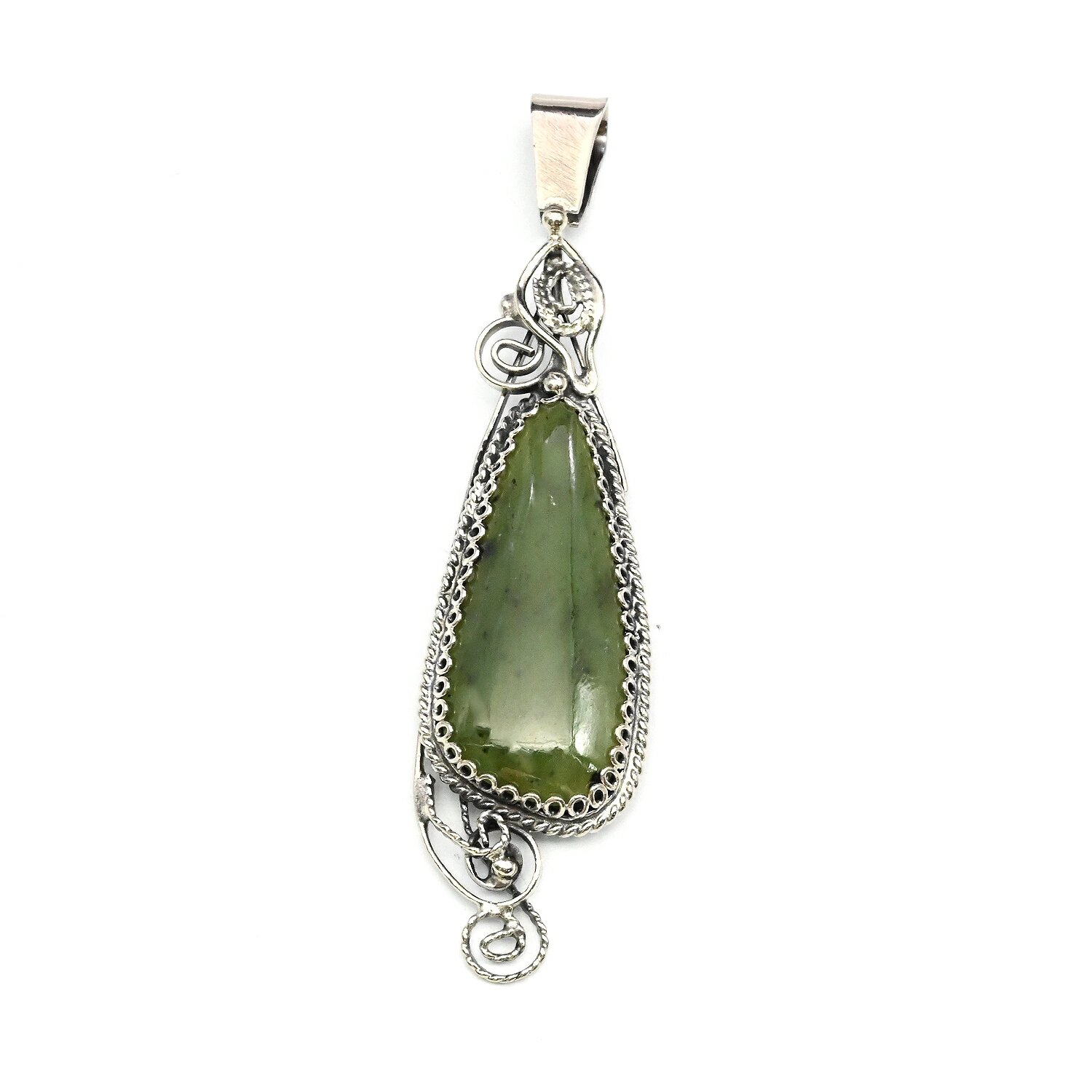 Подвеска, нефрит