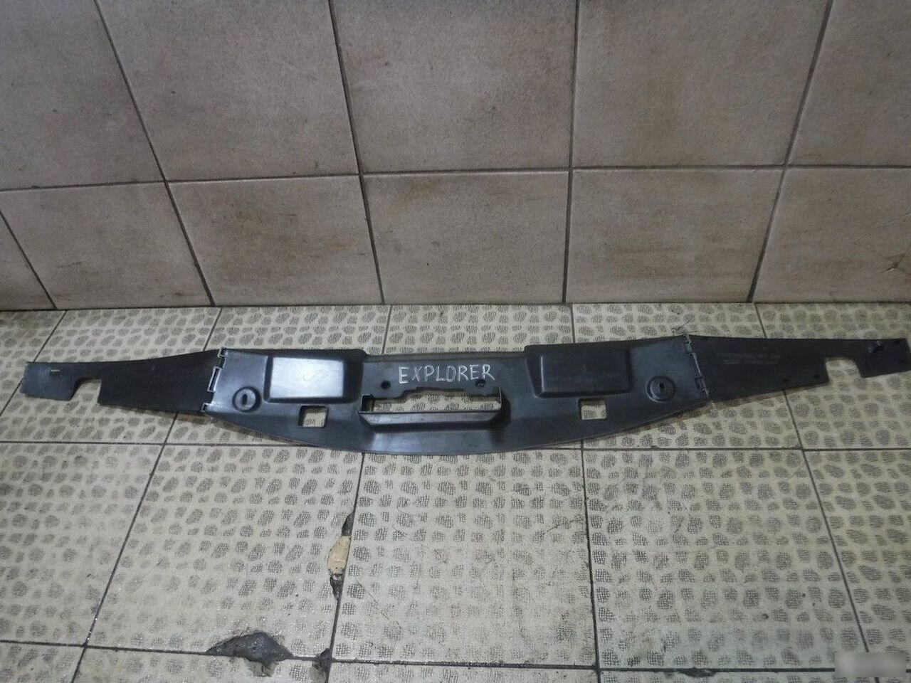 Кожух замка капота Ford Explorer II (1994—2003) F57B8C291AA