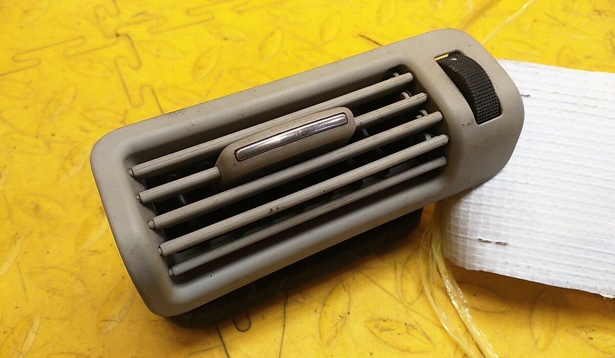 Дефлектор воздушный Q7 (4L) Audi 4L0819210J50