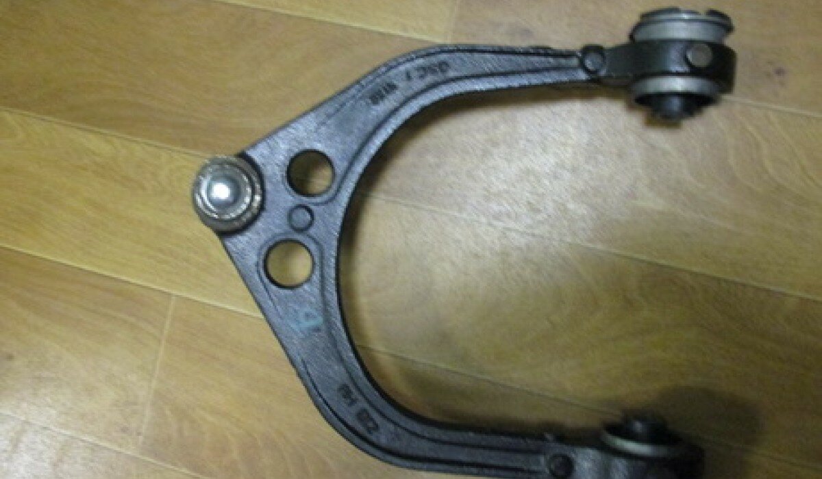 Рычаг передний 300C Chrysler 04782666AF