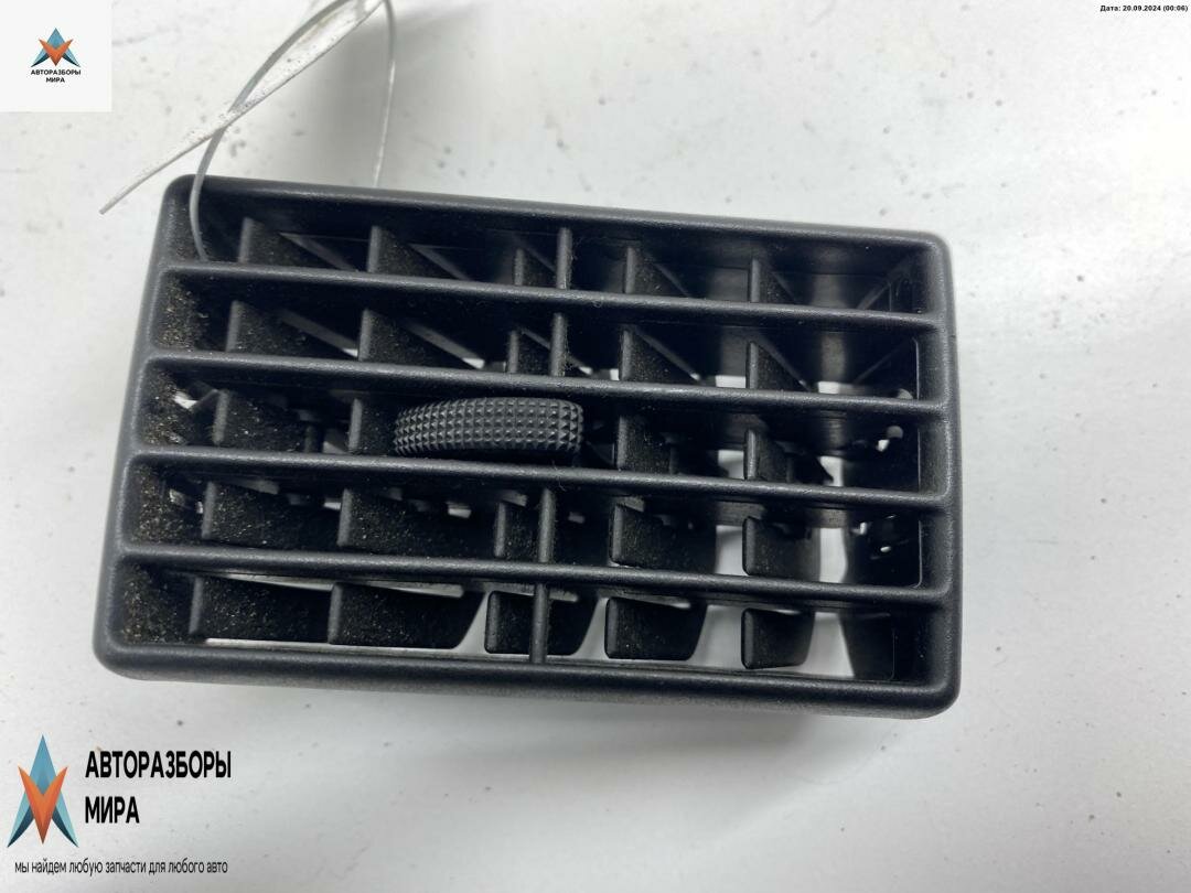 Дефлектор обдува салона Audi 80 8C/B4 1992 893820921