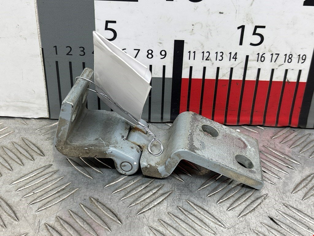 Петля двери задней правой Volkswagen Transporter (T5) 7J7841511 арт. 2220265