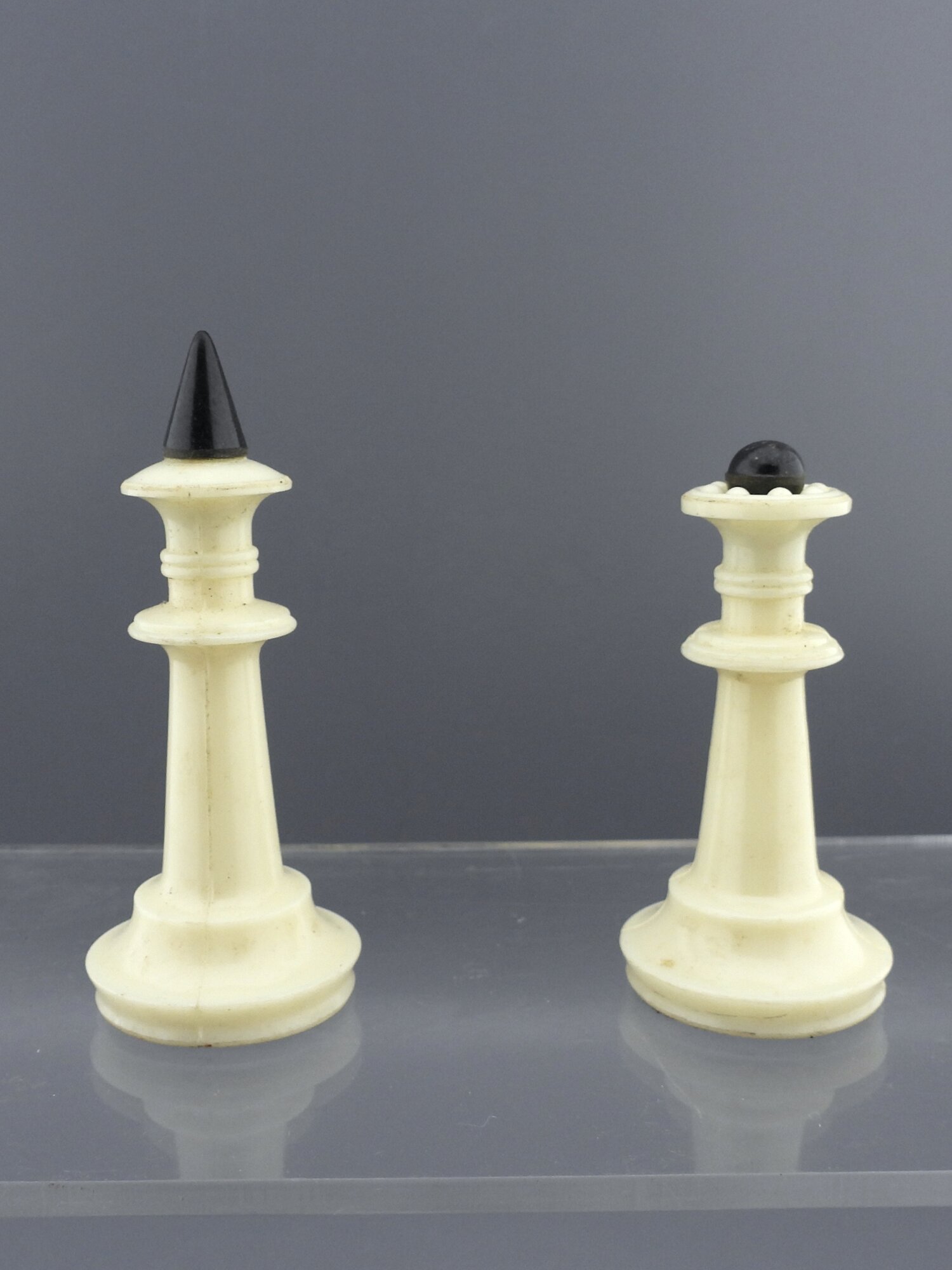 Карболитовые шахматы Король и Ферзь модификации 1970-1980-х годов.