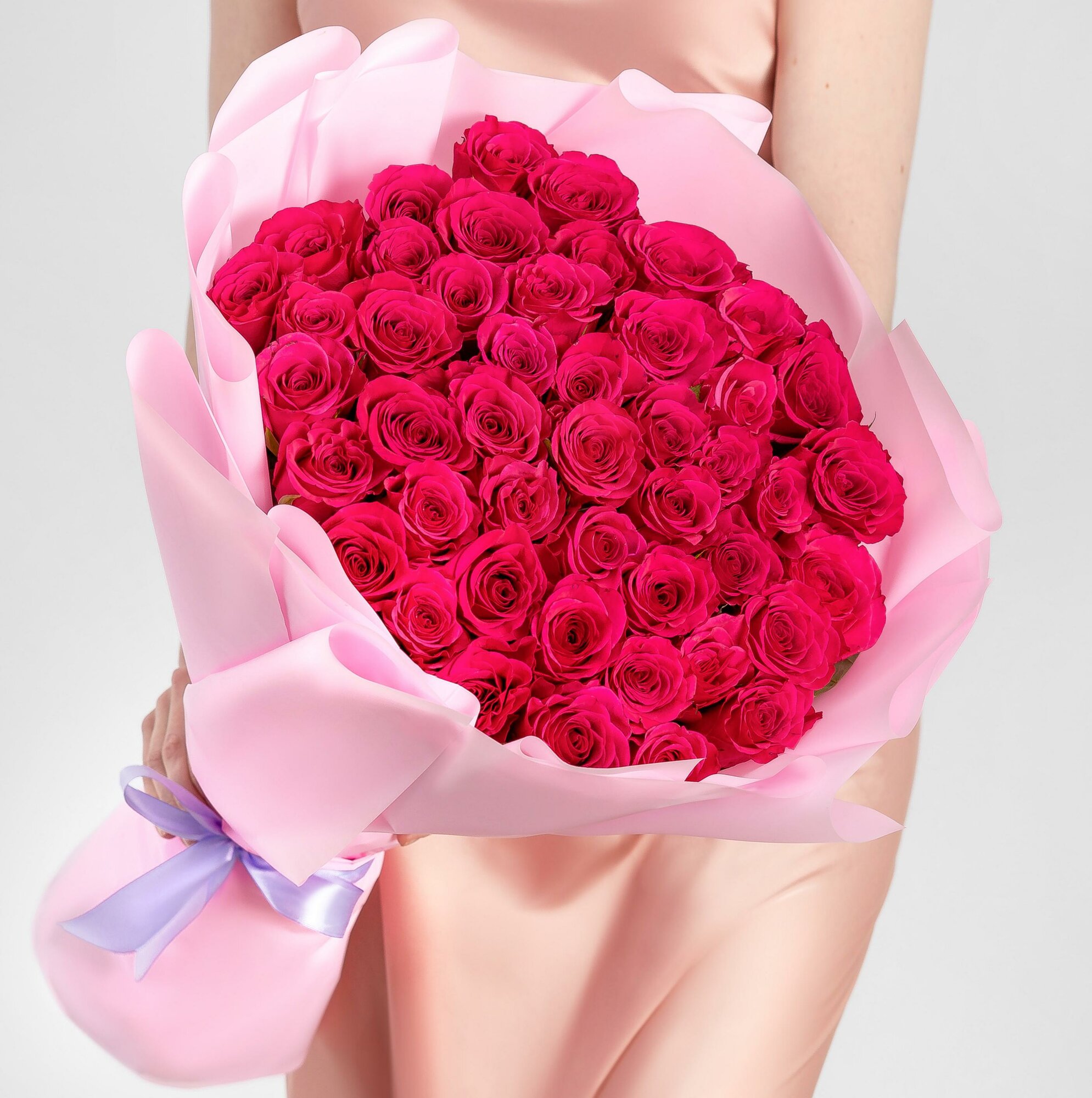 Букет Мегацвет24 "Малиновая Роза Шангри Ла", 51 роза, 70см, дизайнерская упаковка