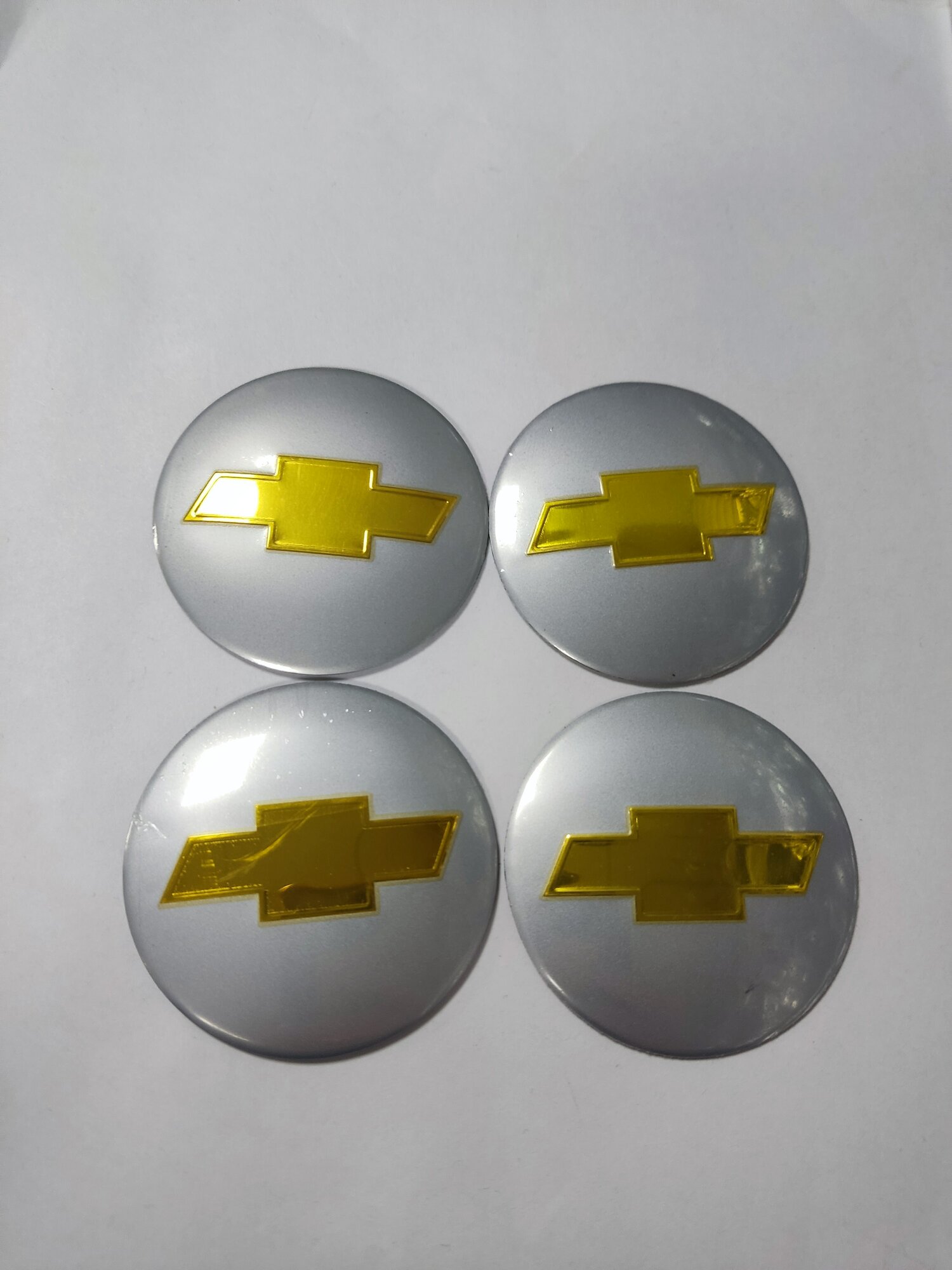 Эмблемы "Chevrolet", для колес, самоклеящиеся, серебристые, 4 шт