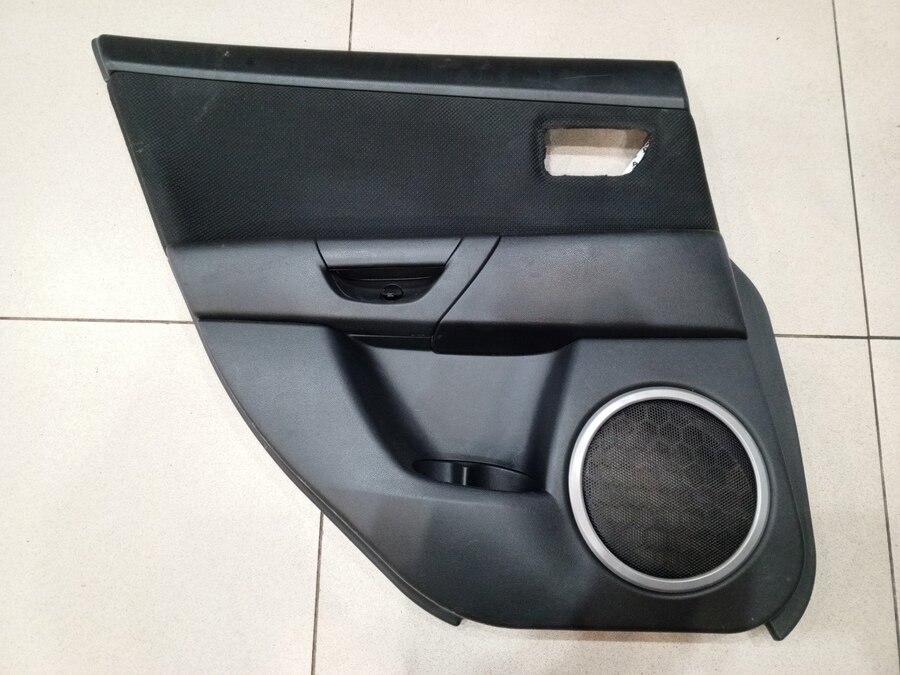 Обшивка двери задней правой от Mazda 3 bk 2003-2009