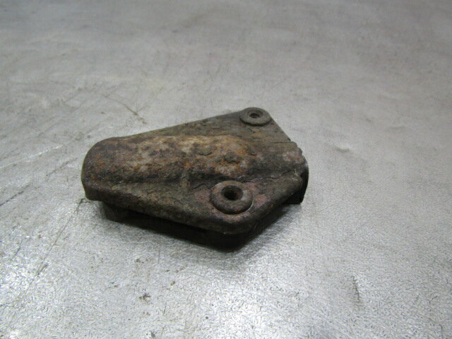 Кронштейн датчика ABS передней оси справа Renault T, есть повреждение