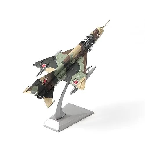 Модель самолета МиГ-21 в масштабе 1:72, изготовленная из литого алюминия.
