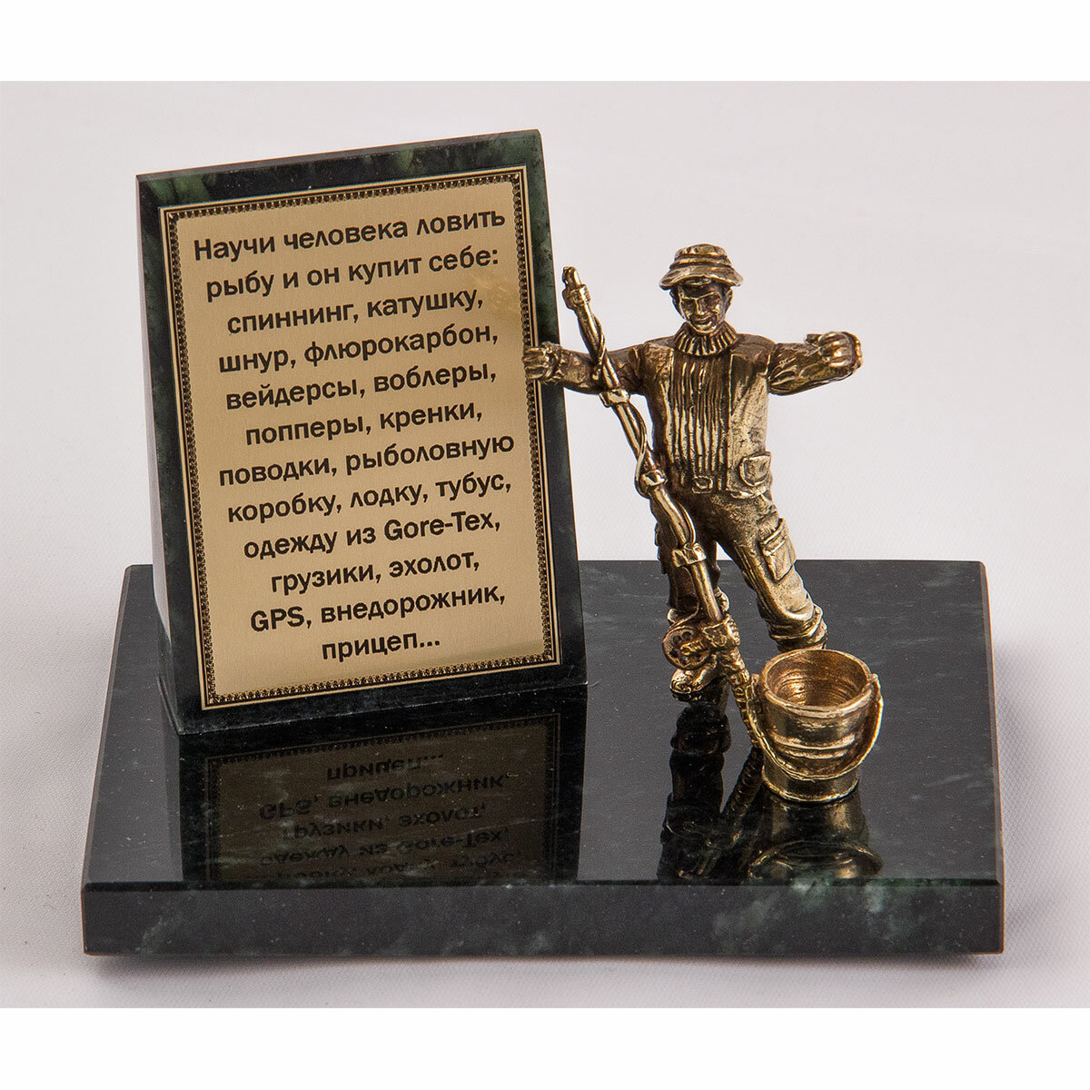 Фигурка на камне "Рыбак с ведром" БФКМ-22/2рыбак с ведром