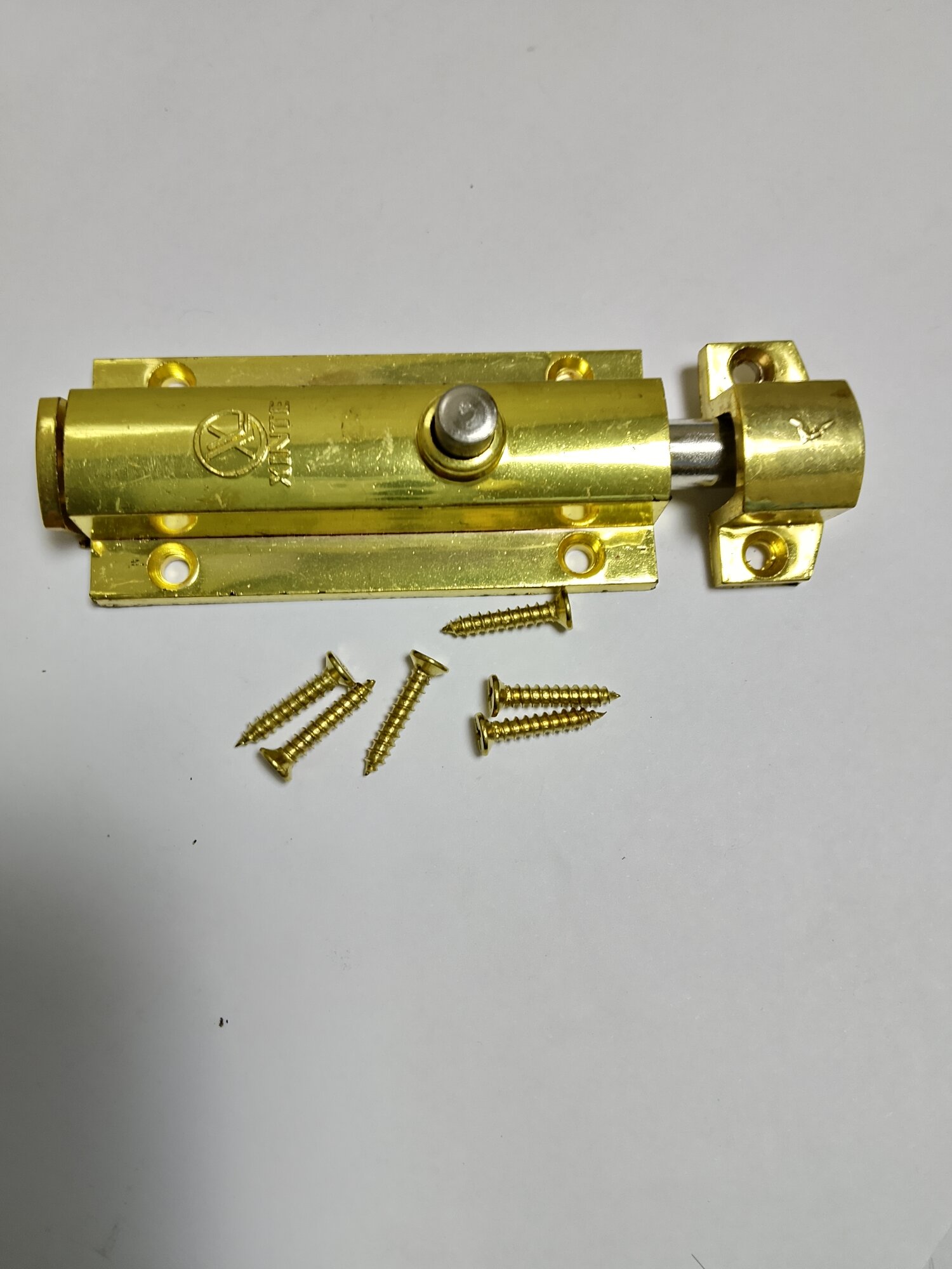 Шпингалет дверной с кнопкой 80 мм, цвет золото.