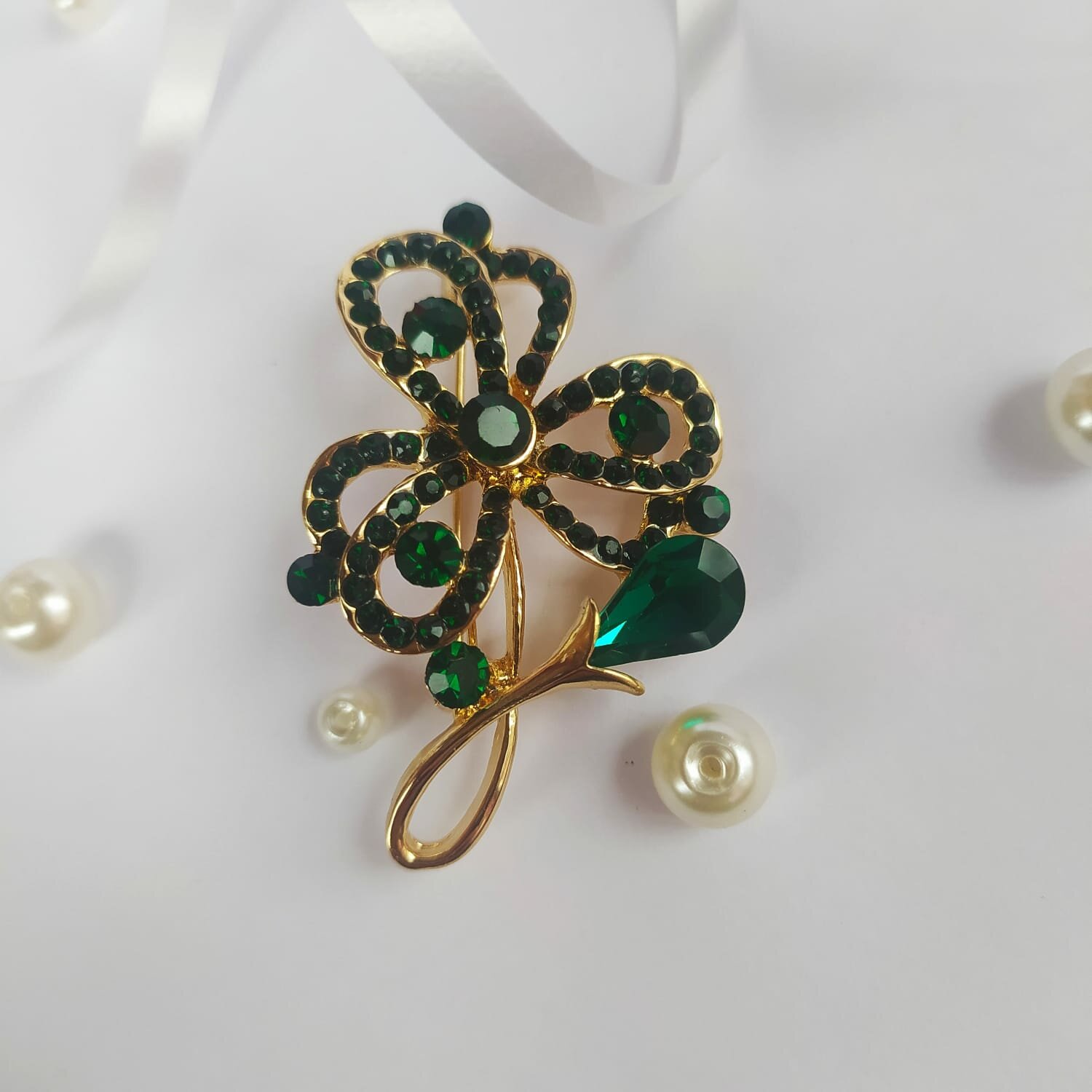 Брошь, стразы