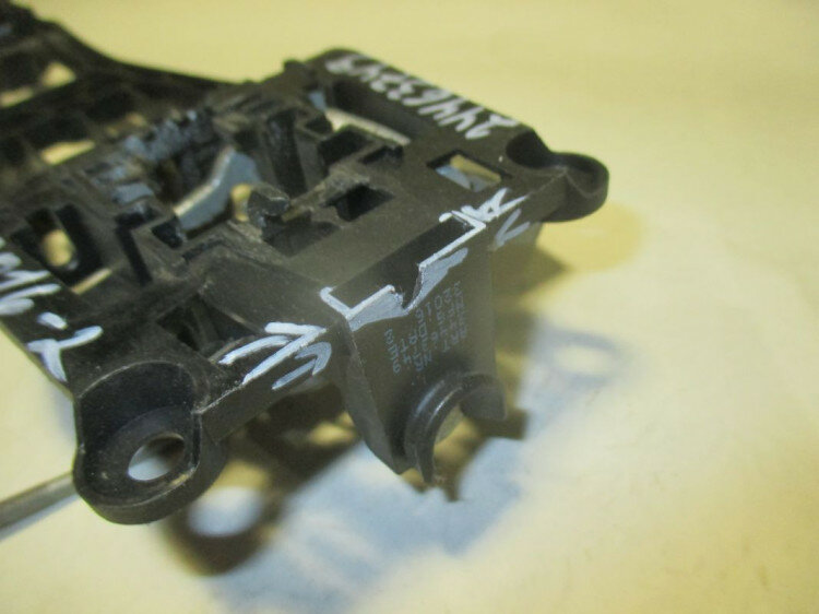 Механизм внутренний ручки двери задней левой 24463749 32016-2 Опель Астра H- мелкий дефект