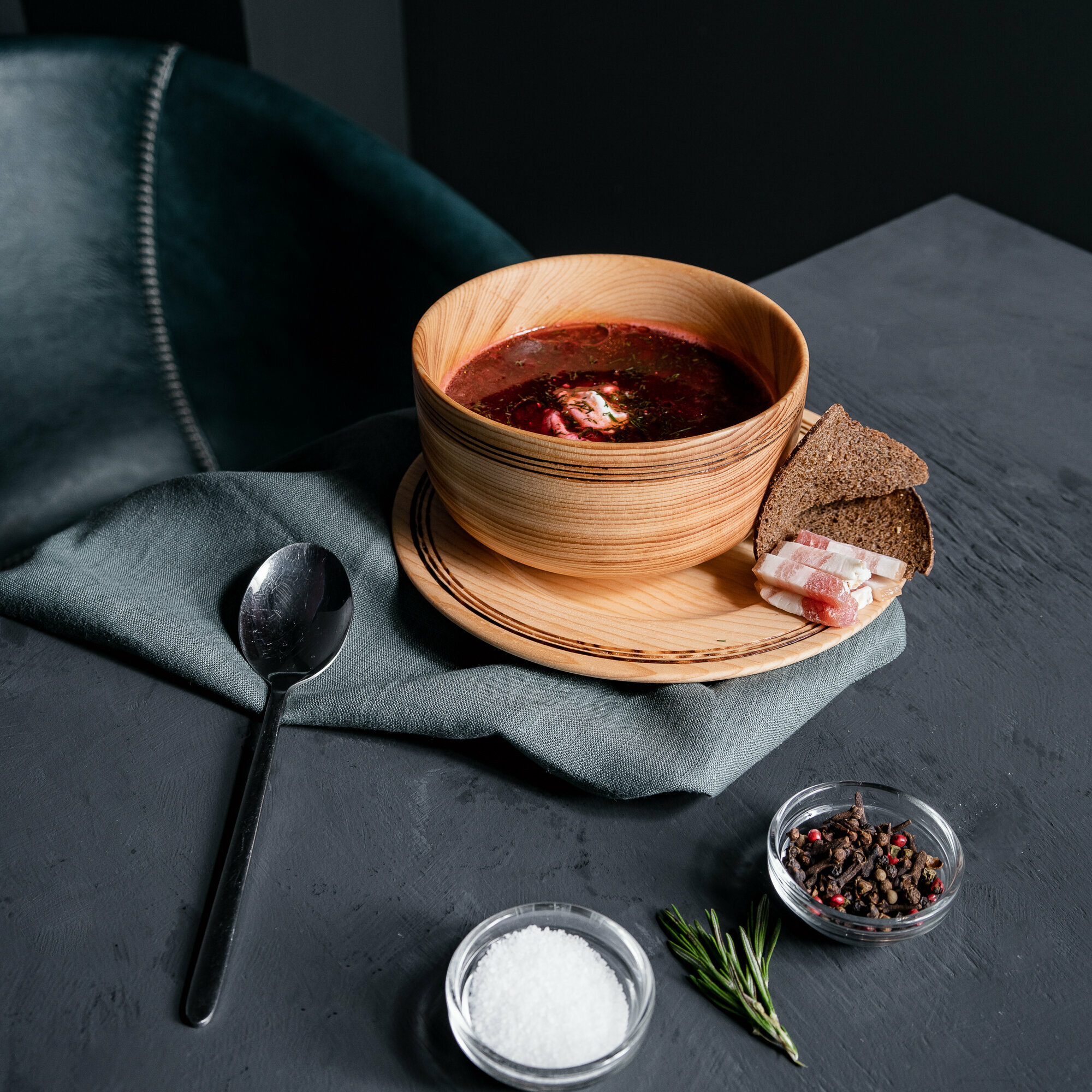 Бульонная пара Art of Siberia из Сибирского Кедра бульонница и сервировочная тарелка TN64