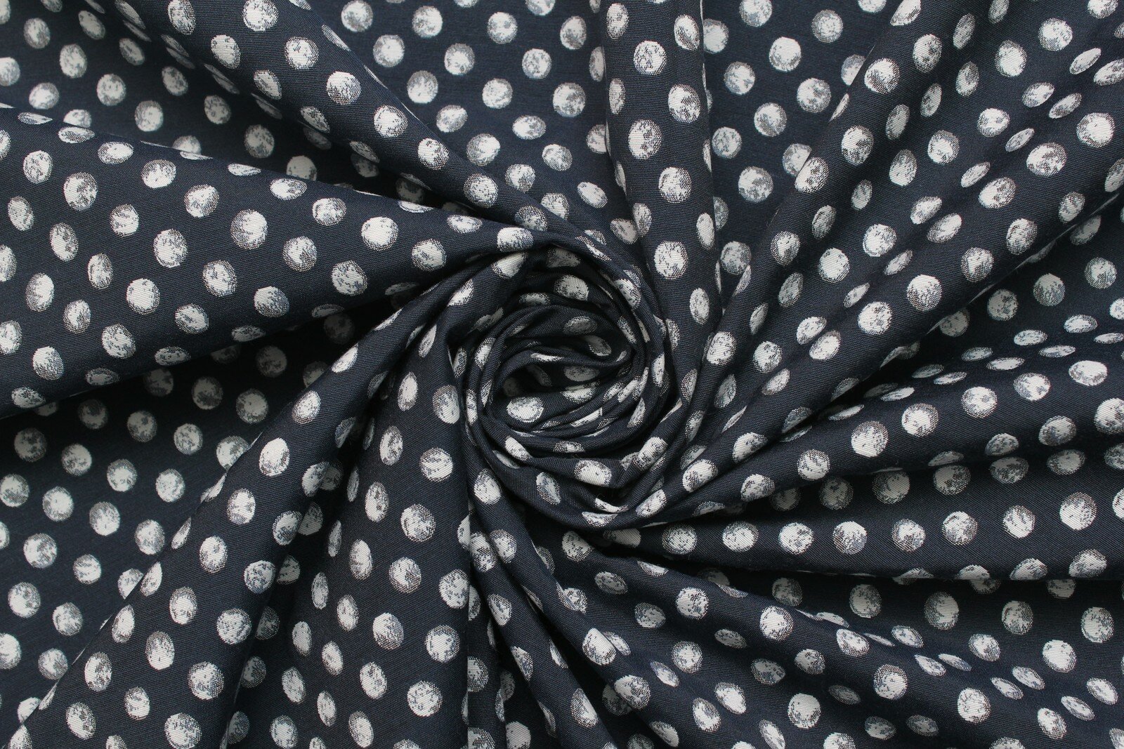 Ткань Жаккард-стрейч серый мраморный горошек на тёмно-синем фоне, ш122см, 0,5 м