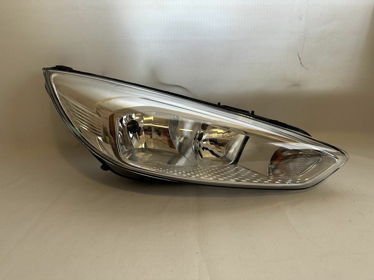 Фара правая Фокус 3 FORD FOCUS 3 хром рест с 2015 по 2019 год электрокорректор