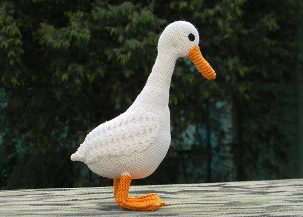 Вязаная интерьерная игрушка ручной работы Белая утка